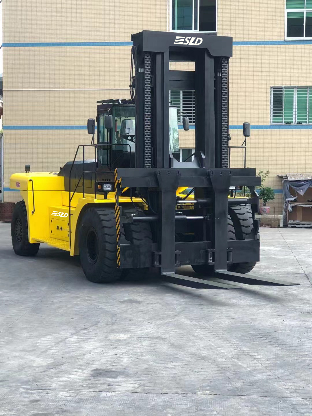 42 Tons 45 Tons Container Handler Heavy Lift Forklift Truck