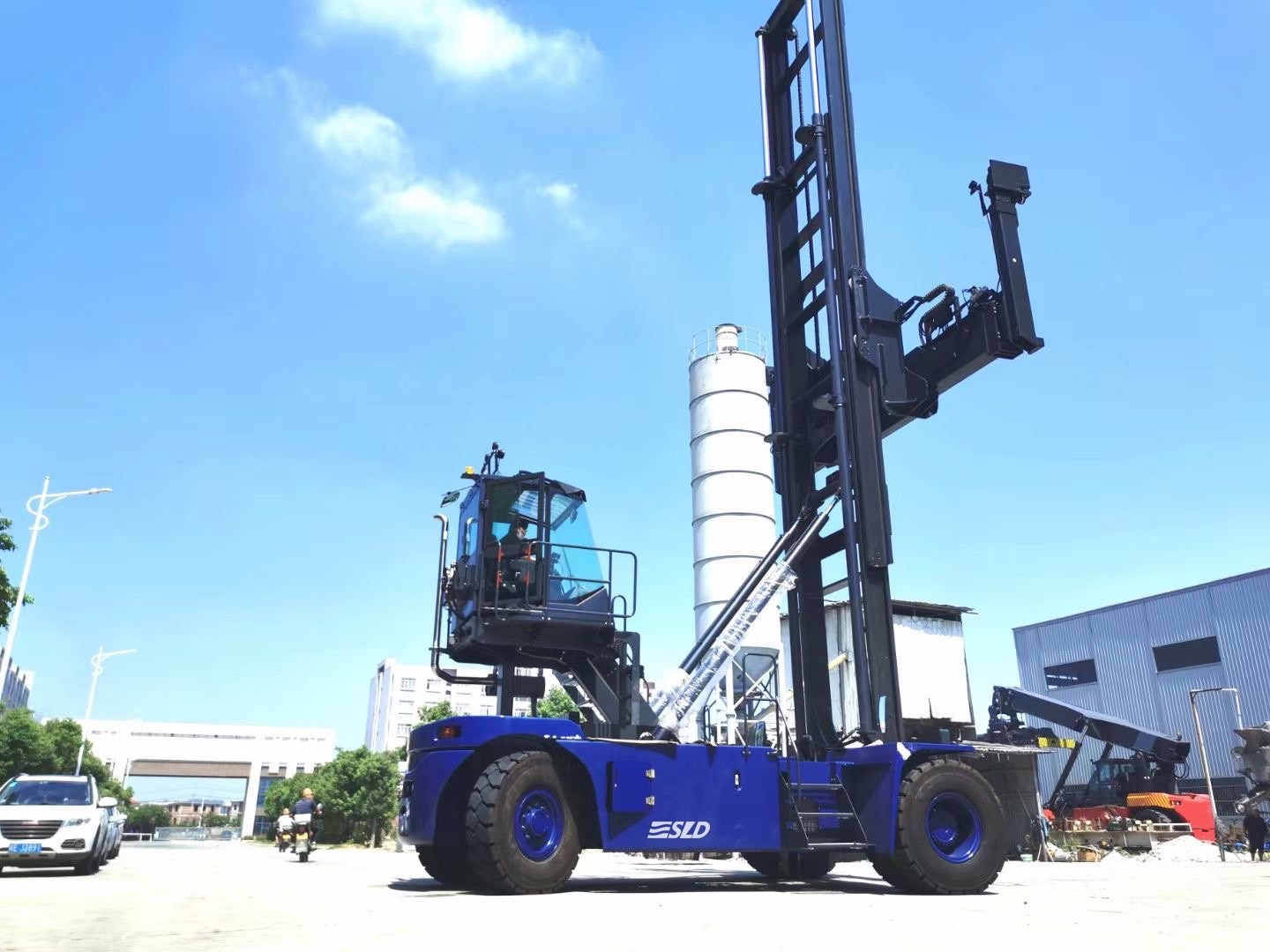 OEM 9 Ton Load Forklift Container Handler With Cummins Engine